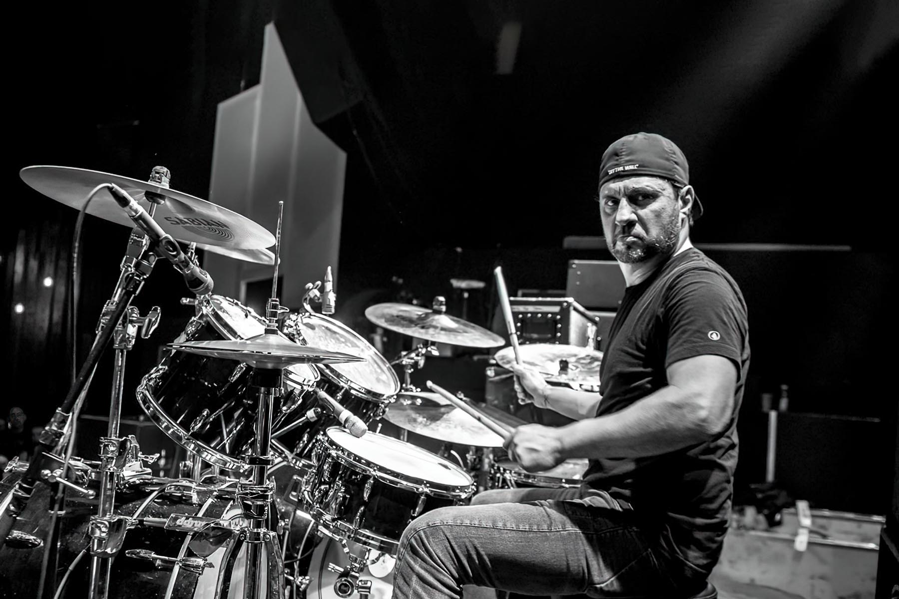 DAVE LOMBARDO Scored Documentary "Los Últimos Frikis" About Cuban Metal ...
