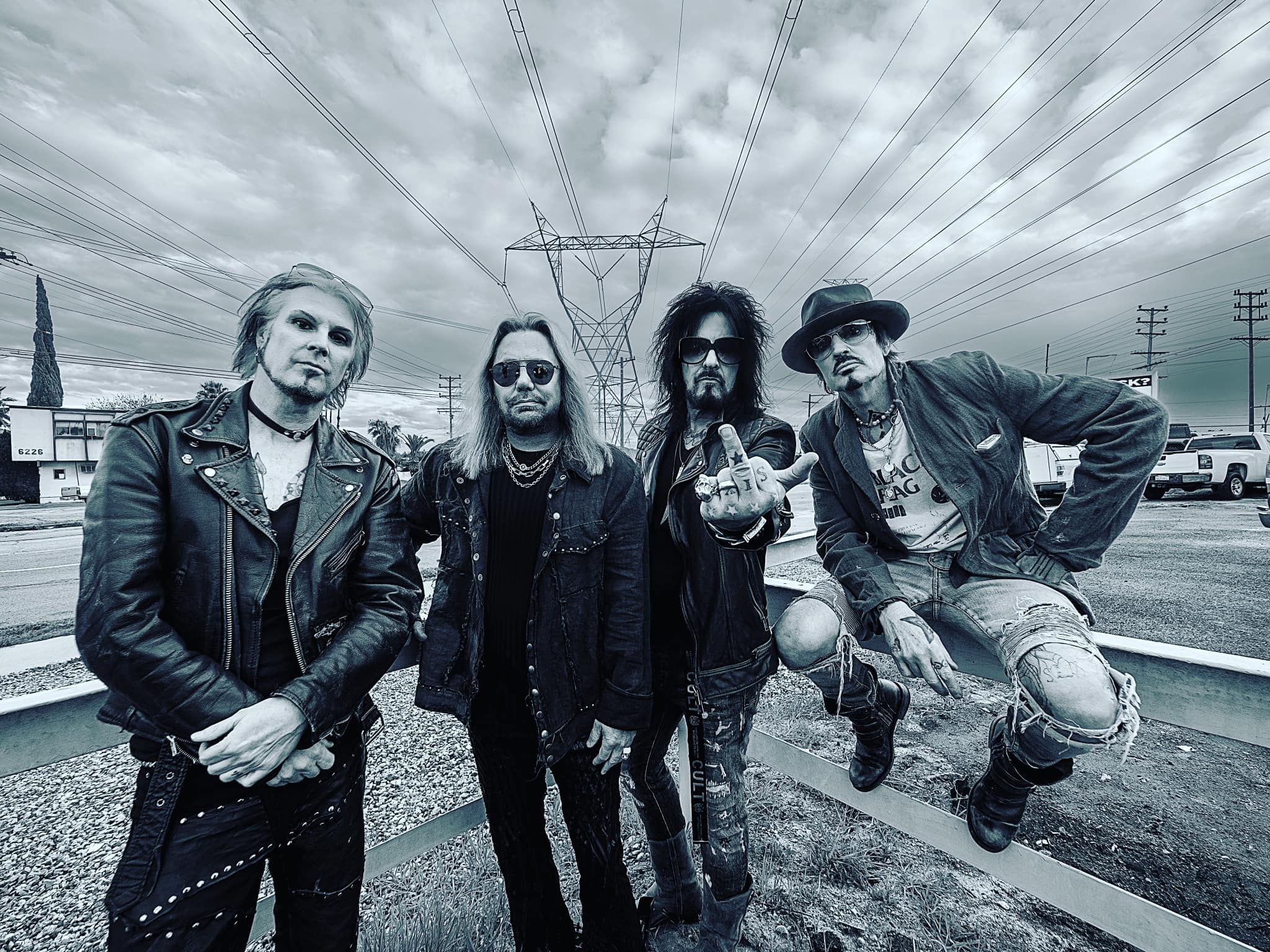MÖTLEY CRÜE Reveal Official Music Video For New "Dogs Of War"